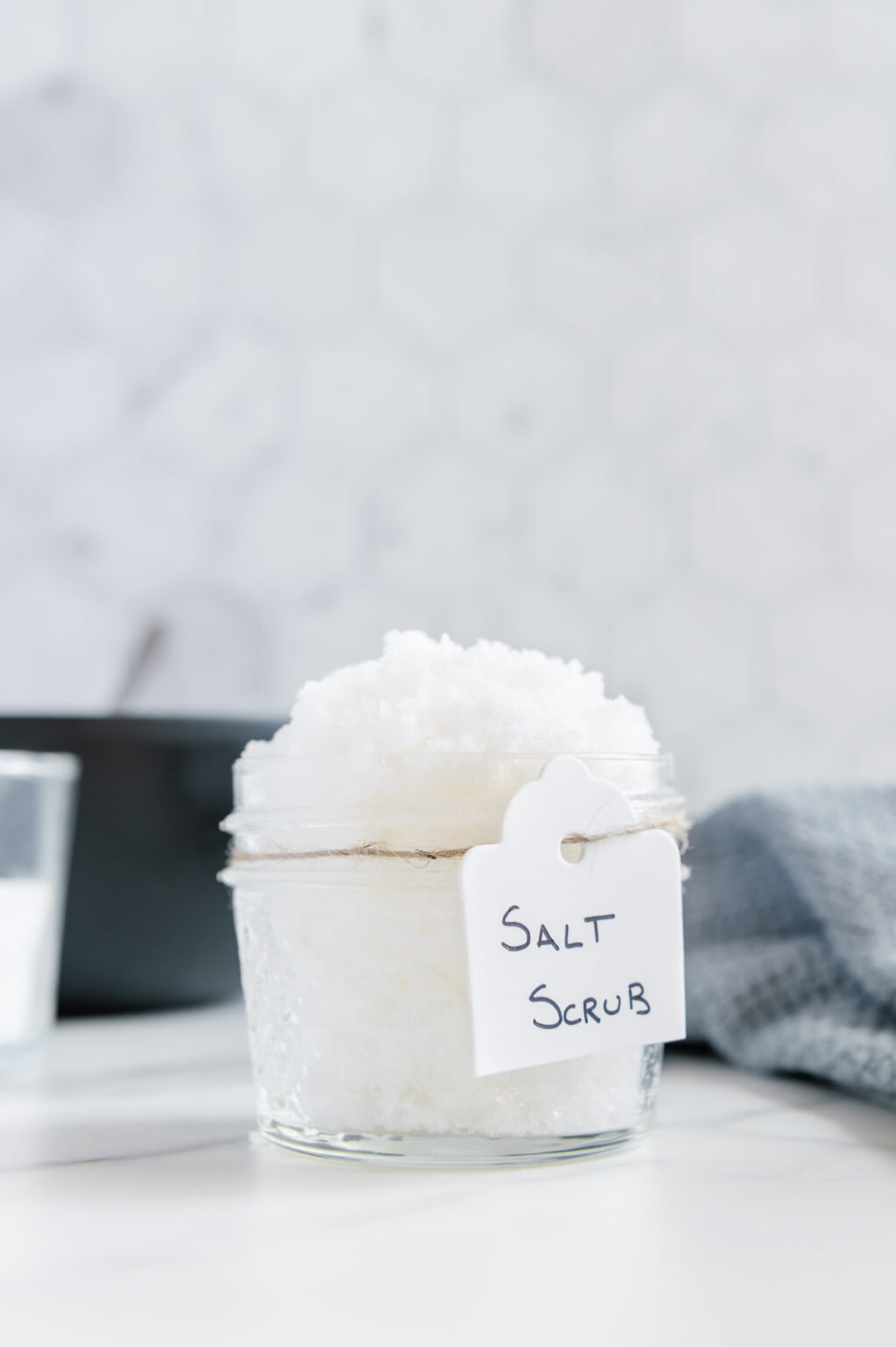 2-Minute Homemade Salt Scrub for the Body - Eating by Elaine